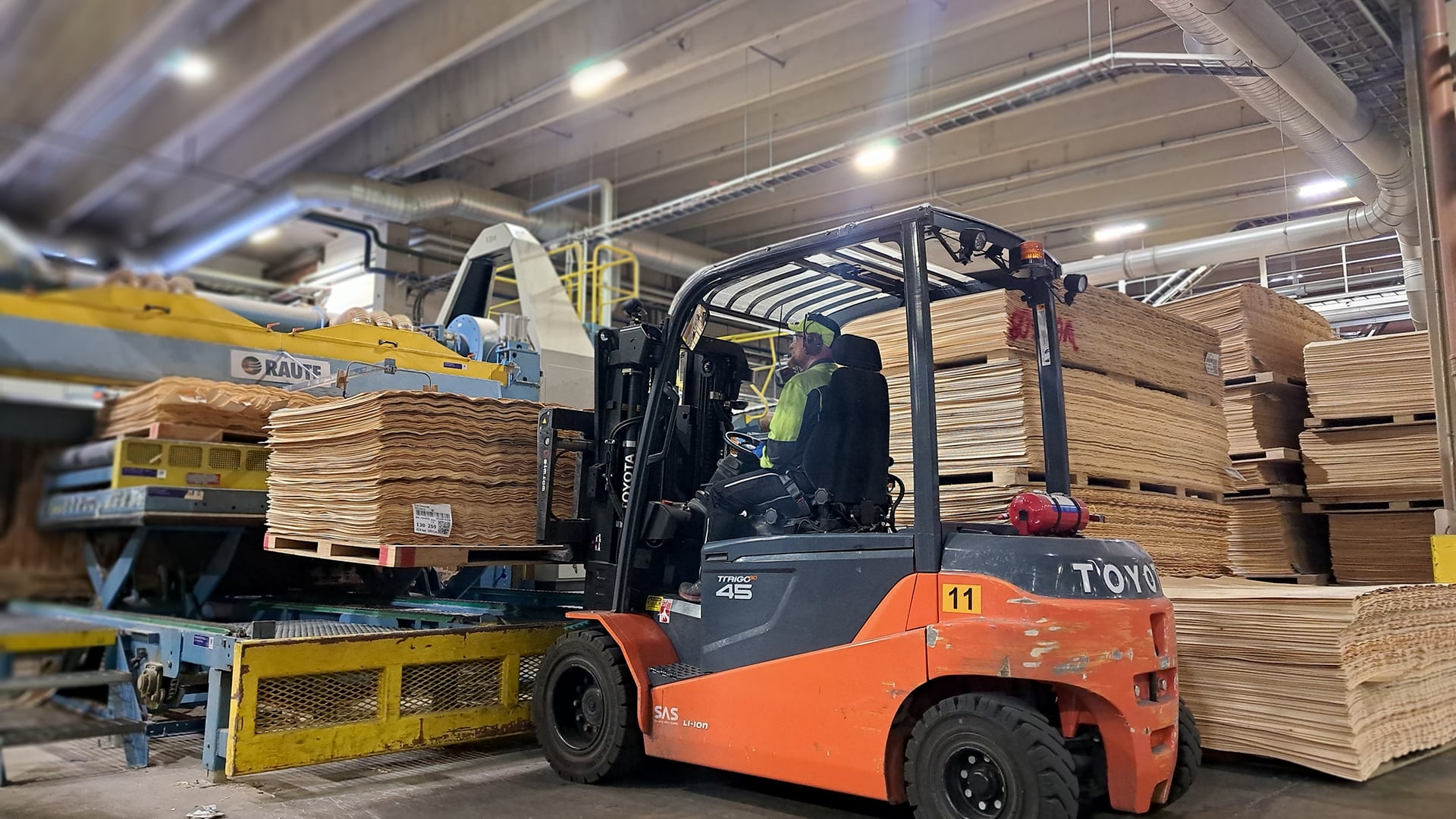Electric trucks reduce CO2 emissions in WISA plywood production | WISA ...